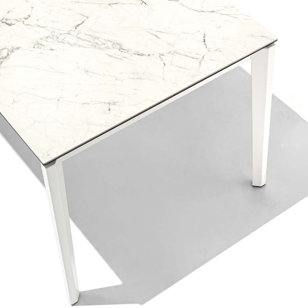 Connubia Pentagon Fast Table